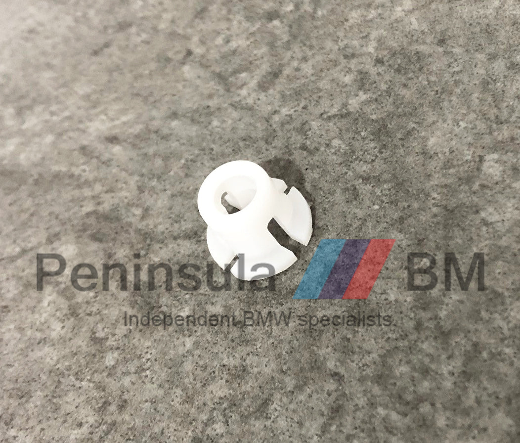BMW Headlight Joint Bushing Clip White E30 E28 E24 E23 63121369833 ...